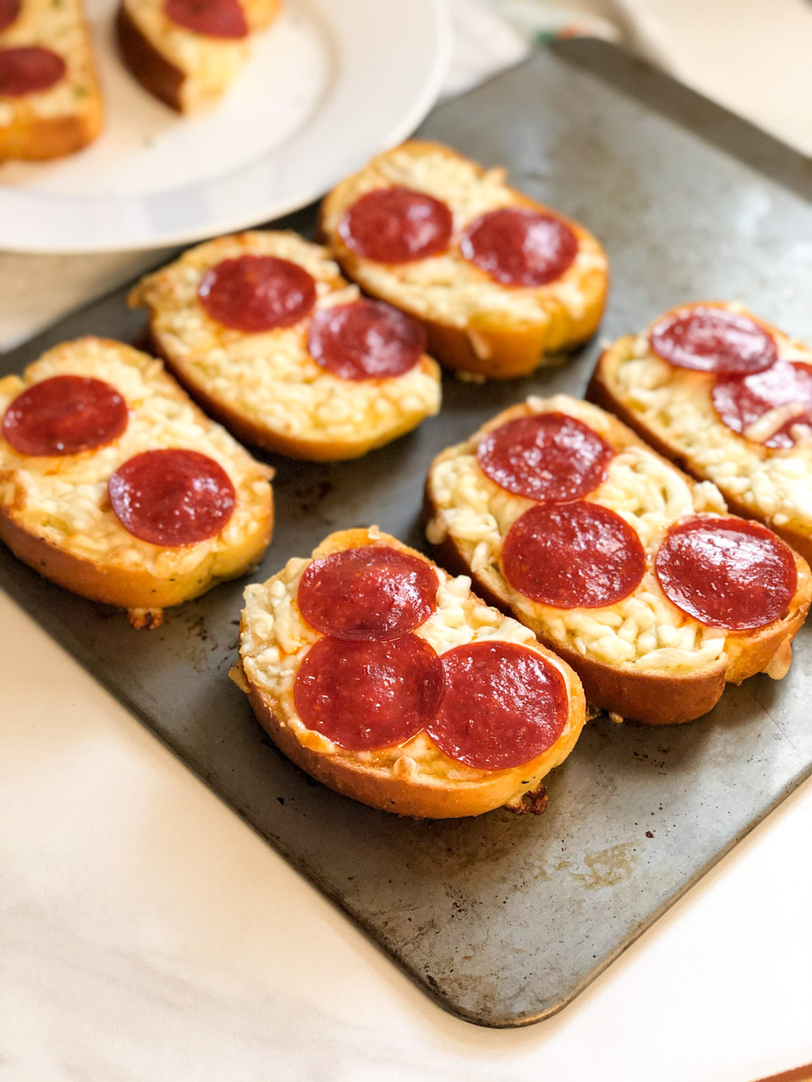 Roasted Garlic Texas Toast Pizza